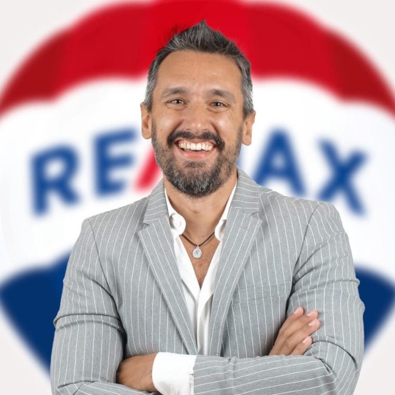 Descubre la impresionante mansión de John Travolta en Florida – REMAX ...
